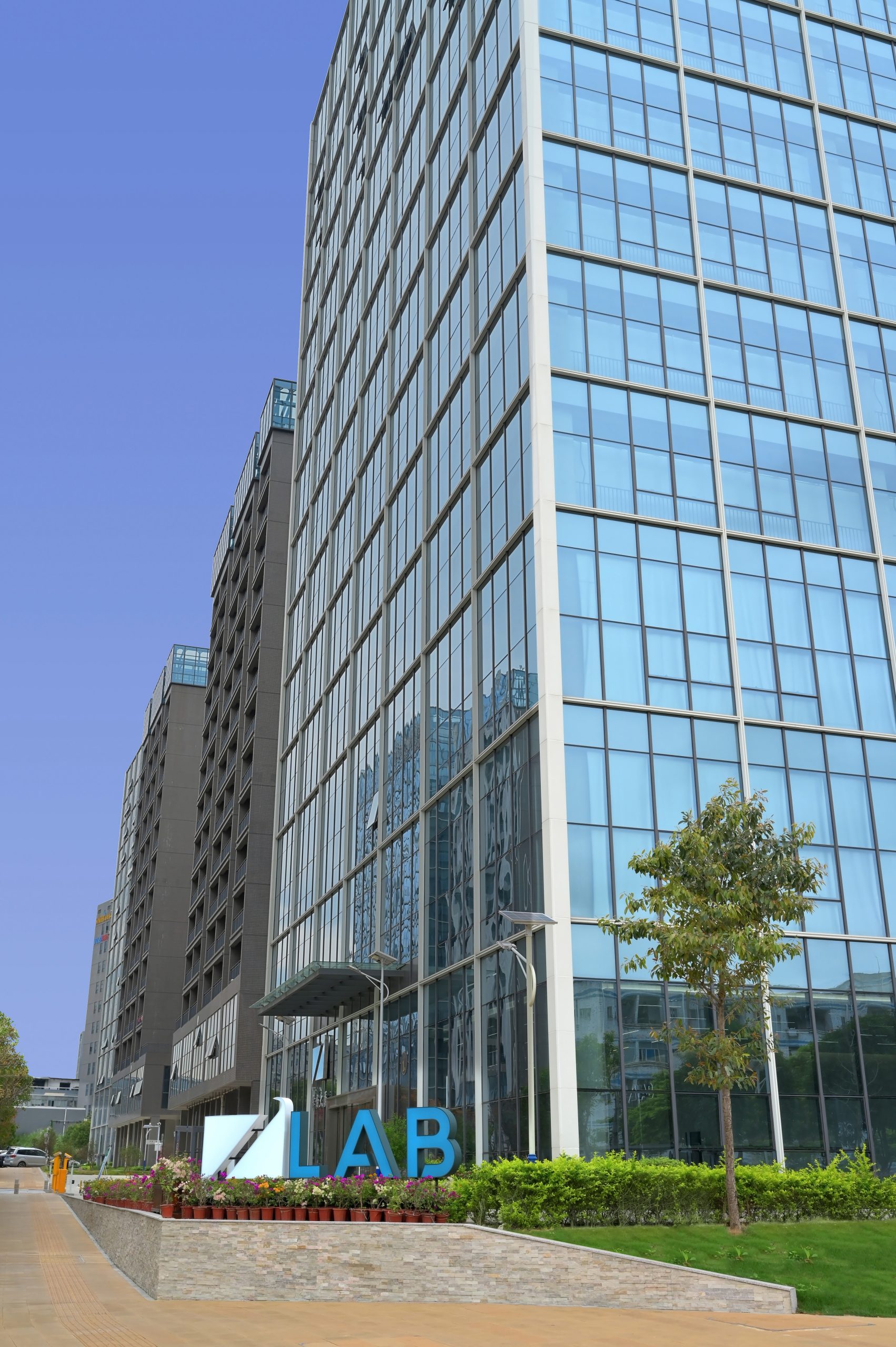 About us – ZLab AE